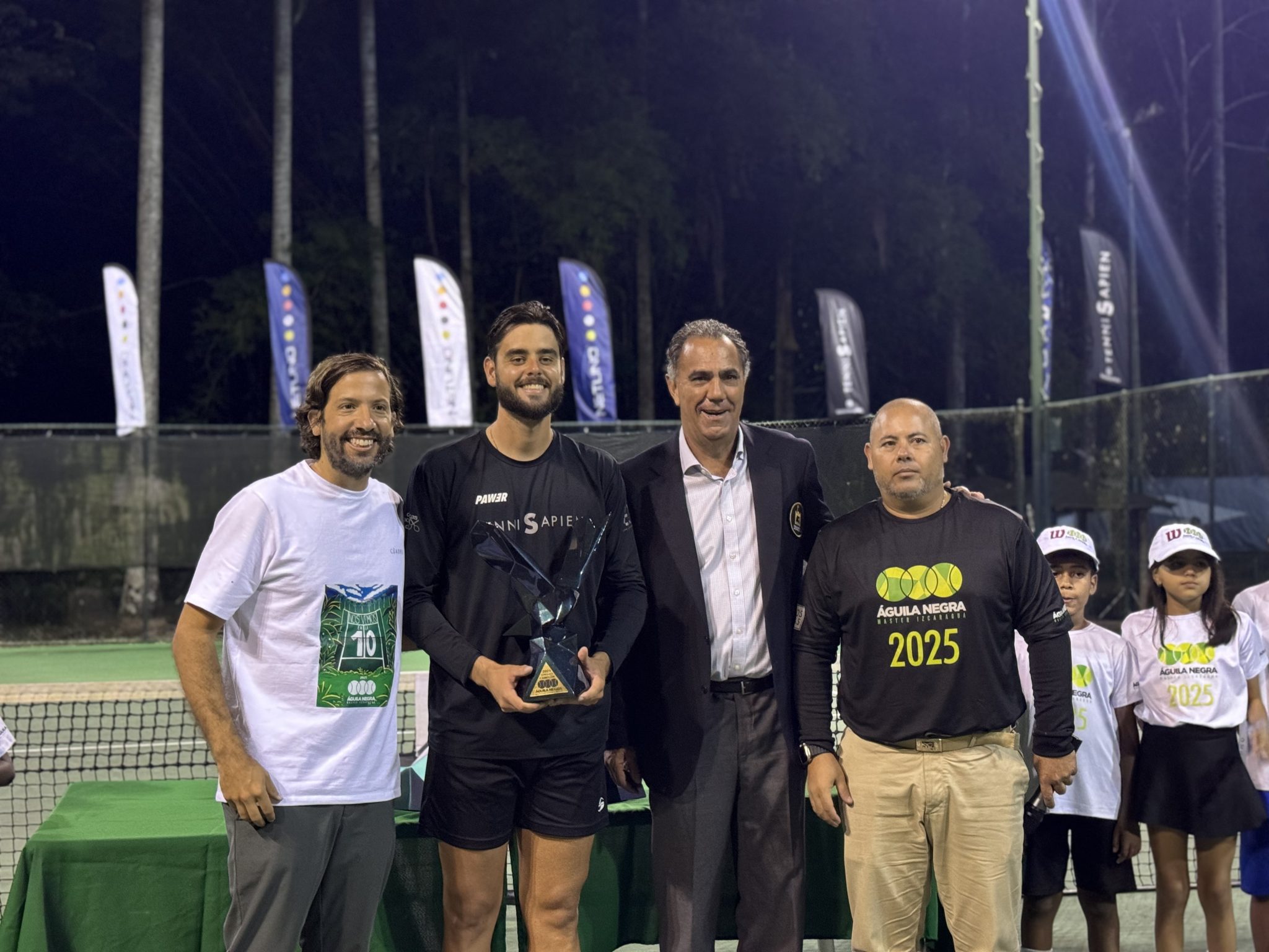 Campeón del torneo de tenis Águila Negra | Publicidad y Mercadeo